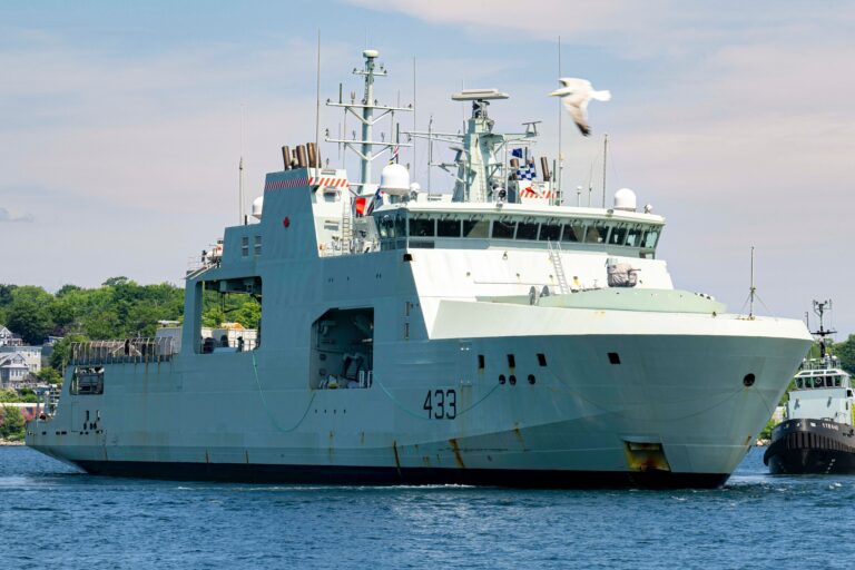 HMCS William Hall Returns to Halifax After Successful Operation CARIBBE ...
